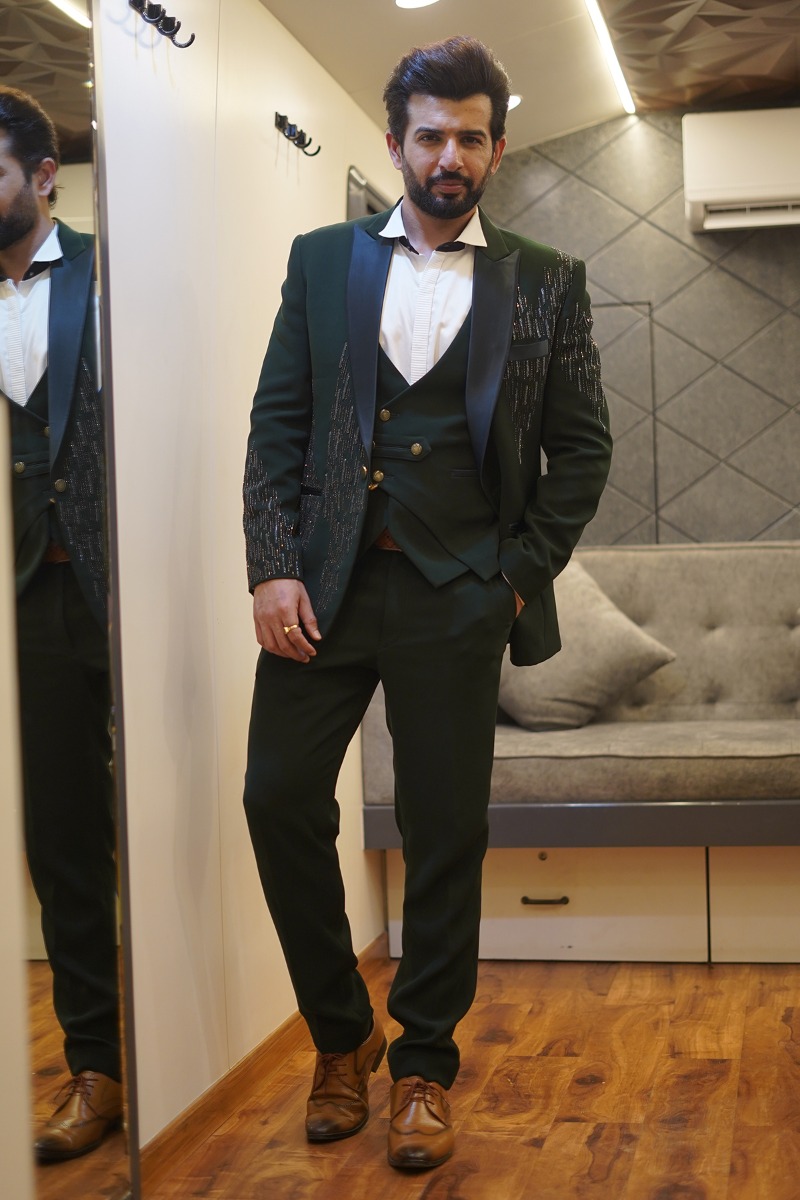 Sarees | Sherwani | Salwar Suits | Kurti | Lehenga | Designer Gown |Tuxedos | Samyakk